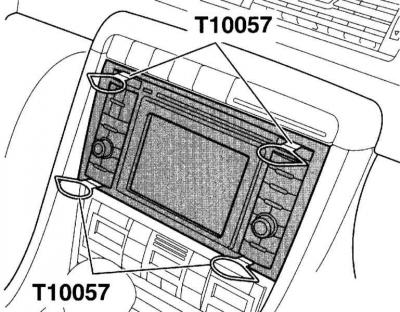 Премахване и монтиране на радио/навигация/CD чейнджър (Audi А4 B6, 2000 ...