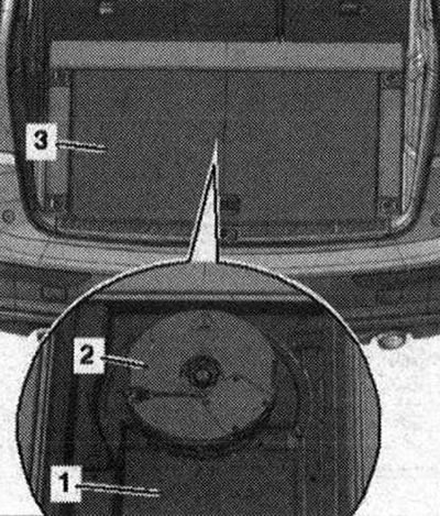 Odspajanje i spajanje akumulatora (Audi Q5 Typ 8R, 2008-2017 ...